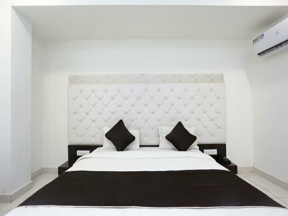 Otel Oyo 18422 Central Grand, Agra, foto