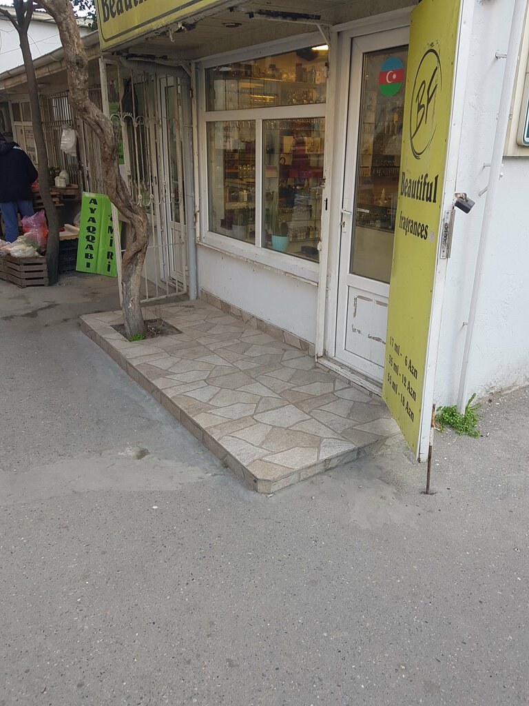 Kozmetik ve parfümeri mağazaları Beautiful Fragrances, Bakü, foto