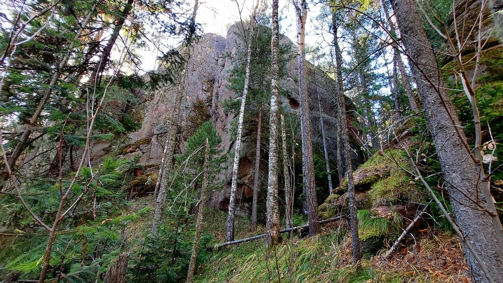 Dağ zirvesi Скала Кабарга, Krasnoyarski krayı, foto