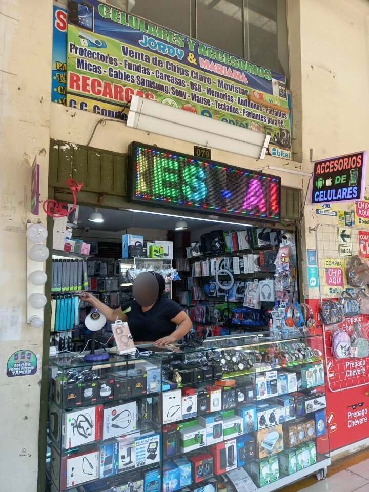 Cep telefonu aksesuarları Jordy y Mariana, Lima, foto
