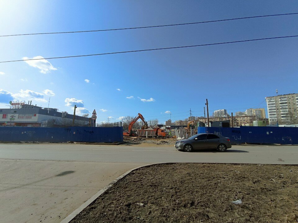 Heykel ve mezarlık taşı üreticileri Памятники, Yekaterinburg, foto