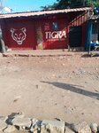 Tigra (Luanda, Rua da 8ª Esquadra (Rua Da Oitava Esquadra)), büyük mağazalar  Loanda'dan