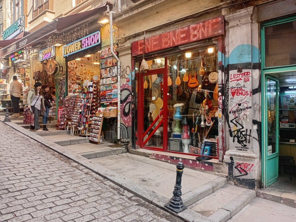 Müzik enstrumanların tamiri Öztürk Müzik, İstanbul, foto