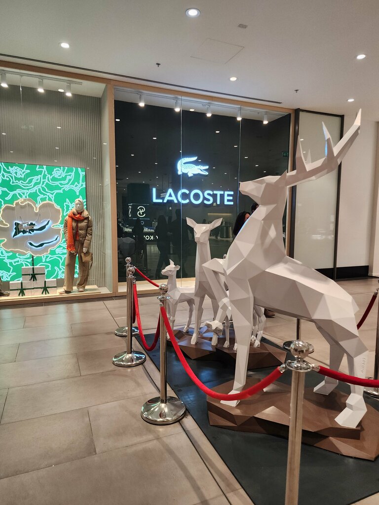 Giyim mağazası Lacoste, Bakü, foto