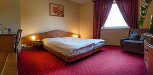 Hotel West (Kamzikov vrch 10), otel  Bratislava Region'dan