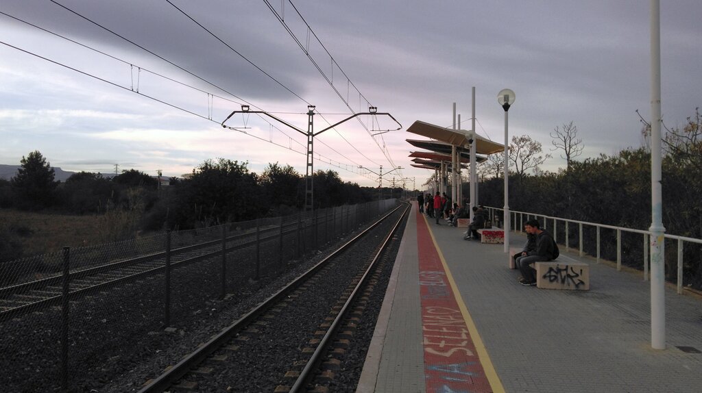 Tren istasyonu Salou - Port Aventura, Katalonya, foto