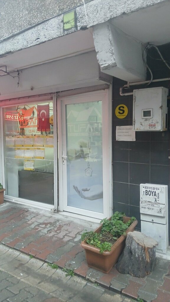 Emlak ofisi Tufan Emlak, İstanbul, foto