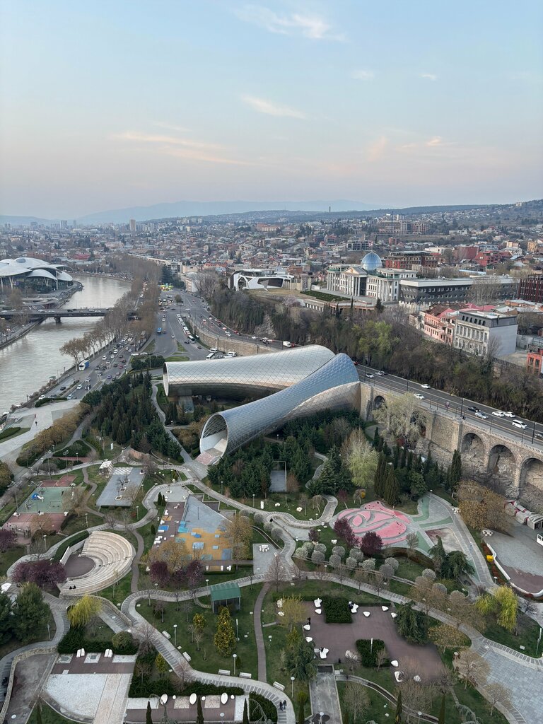Kültür merkezleri Культурный Комплекс, Tiflis, foto