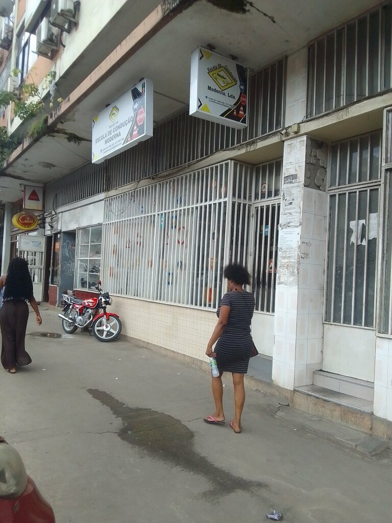 Sürücü kursları Escola de condução moderna, Loanda, foto