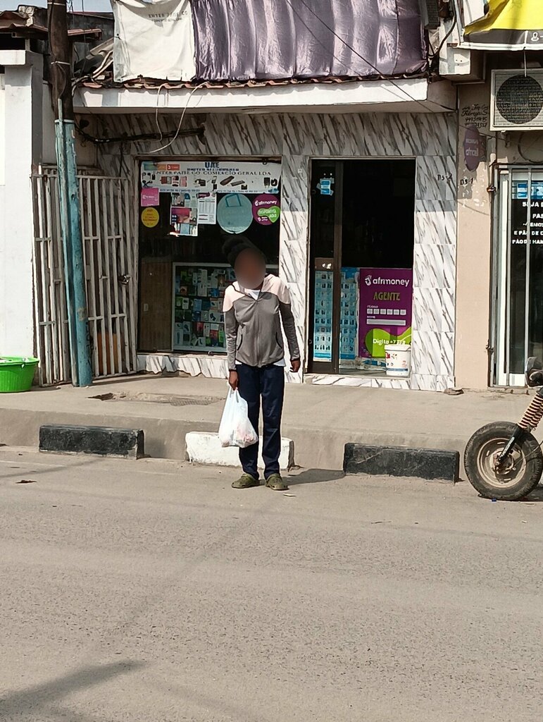 Elektronik eşya mağazaları Venda de telefones, Loanda, foto
