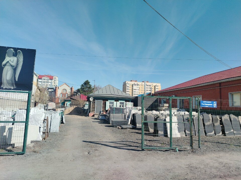 Heykel ve mezarlık taşı üreticileri Мир Камня, Omsk, foto
