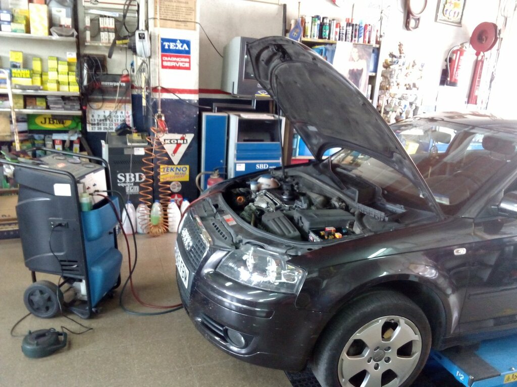 Otomobil servisi Auto Reparació Guix, Katalonya, foto