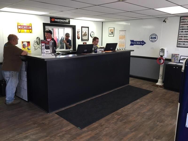 Express yağ değişim noktası Battlefield Tire Pros, Kuzey Carolina Eyaleti, foto