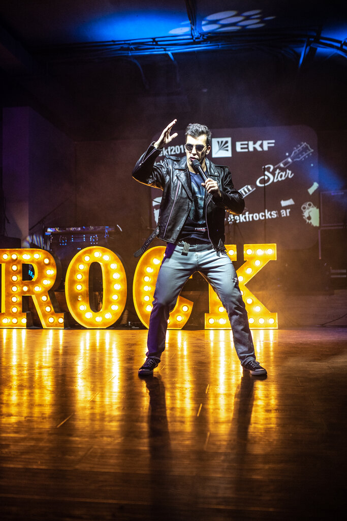 Kutlama sunucuları The host Dmitriy Golosutskiy, Stupino, foto