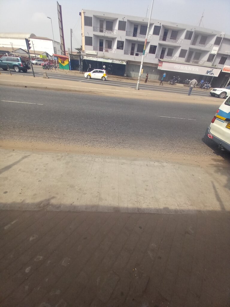 Radyolar Eezy FM 107.5, Akra, foto