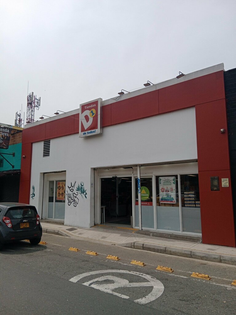 Hipermarket Tienda D1, Medellin, foto