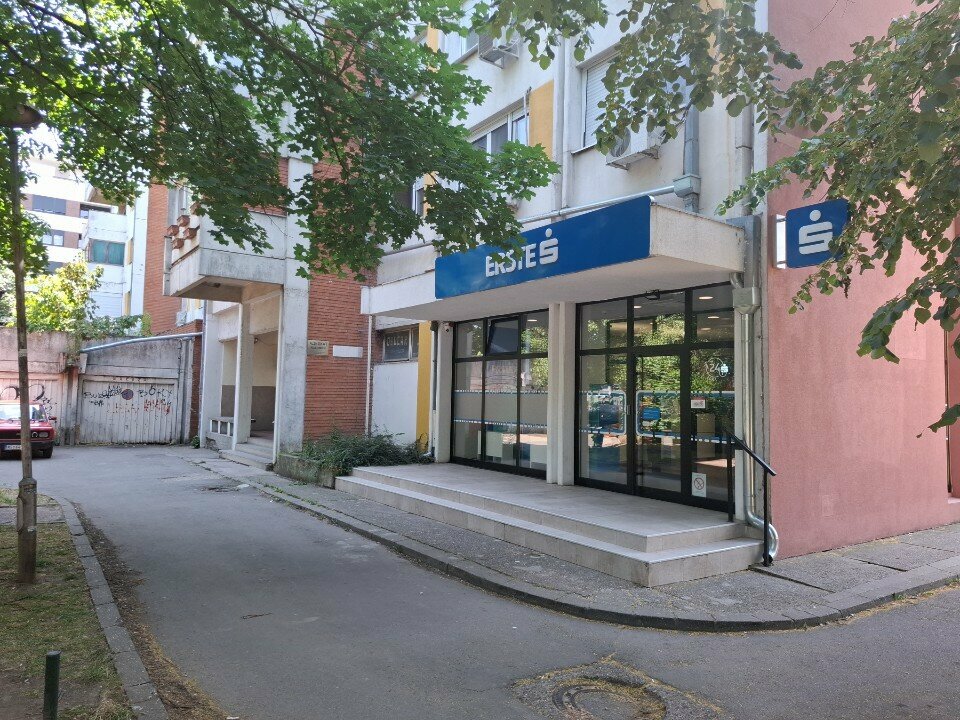 ATM'ler Erste, Güney Backa İlçesi, foto
