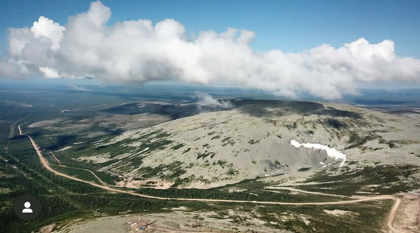 Dağ zirvesi Эвота 1601 метр, Saha Cumhuriyeti (Yakutistan), foto