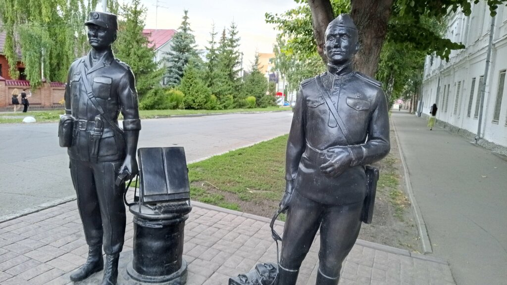 Anıt, heykel Памятник курсантам-связистам, Ulyanovsk, foto