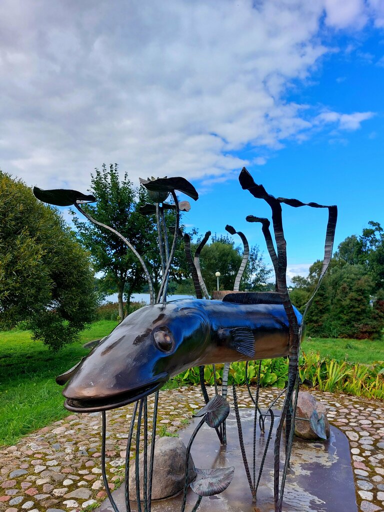 Park, sokak heykeli Угорь, Myadel, foto