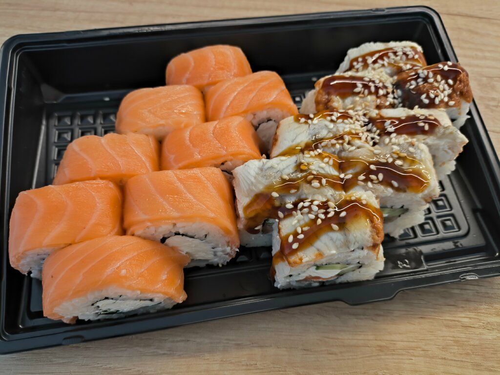 Suşi ve asya ürünleri Ролловый рай, Novosibirsk, foto