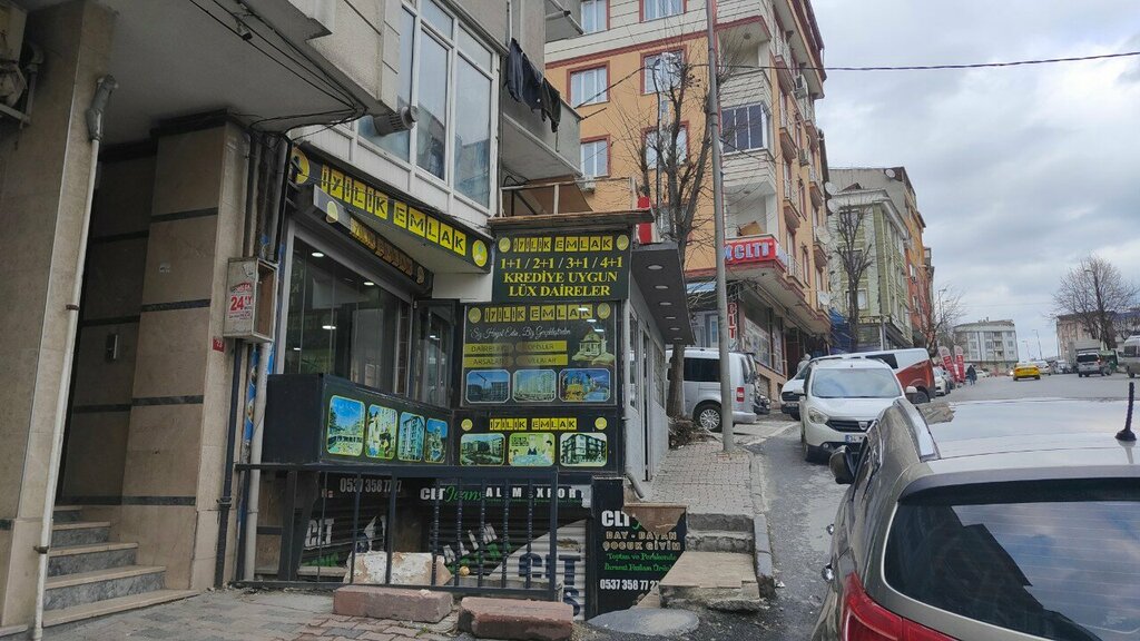 Emlak ofisi İyilik Emlak, İstanbul, foto