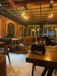 Chakless Restaurant & Cafe (Van, İpekyolu, İki Nisan Blv., 70A), kafe  Van'dan