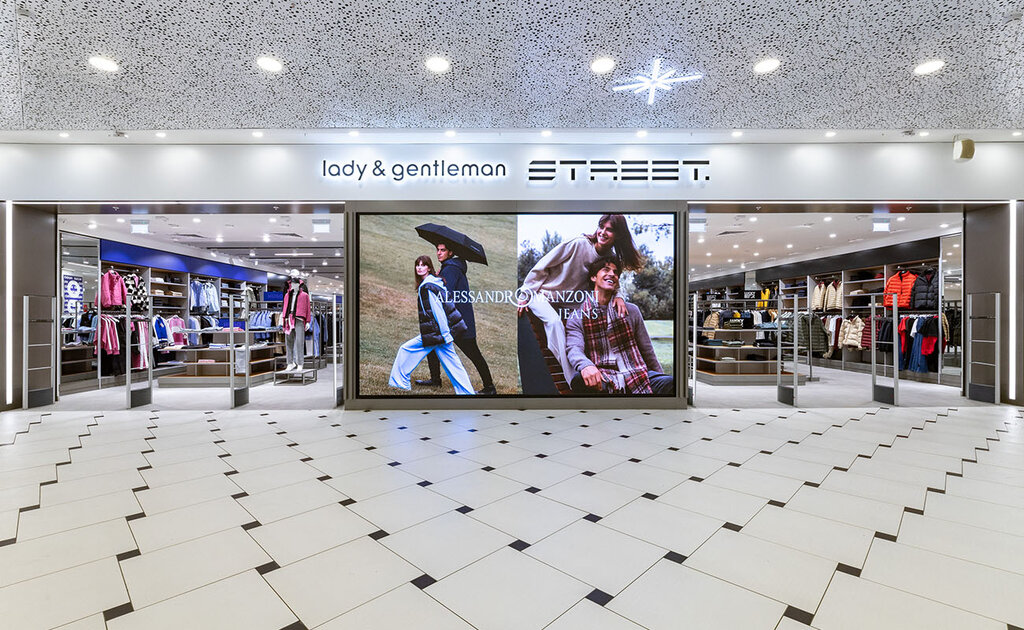 Giyim mağazası lady & gentleman Street, Kazan, foto