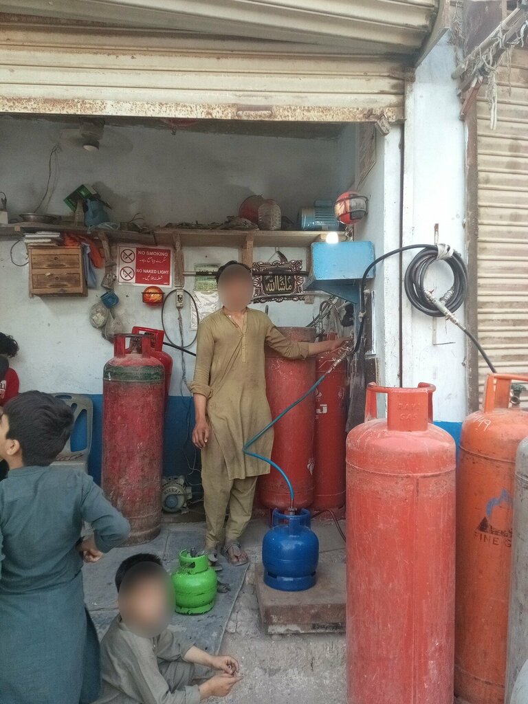 Tüp bayileri Khalid Lpg Gas filling center, Karaçi, foto