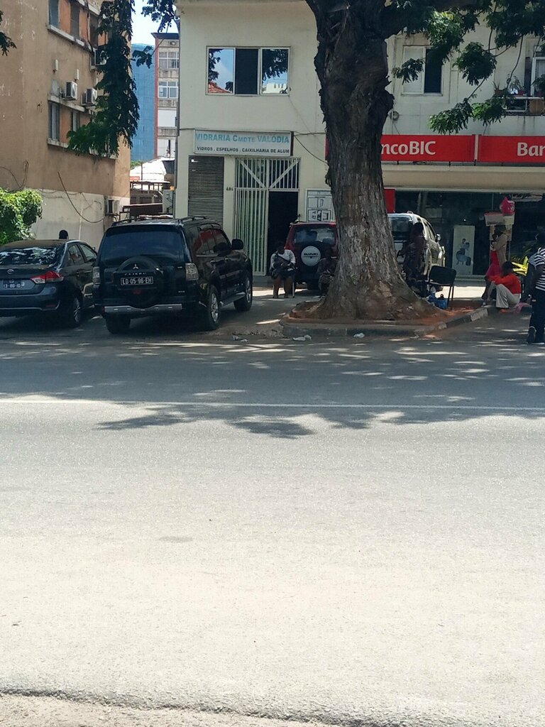 Züccaciye mağazaları Vidraria Valodia, Loanda, foto