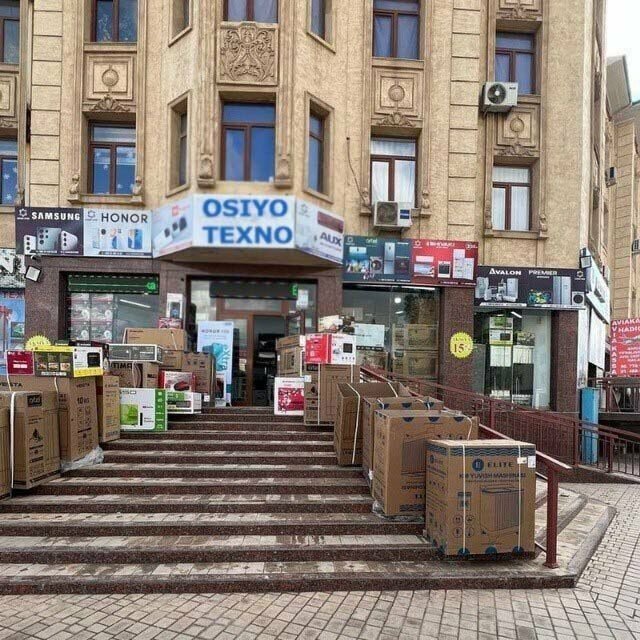 Beyaz eşya mağazaları Осиётехно, Karşı, foto