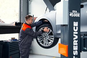 Fit Service (Olimpiyskaya Street No:24, Esto-Sadok Village), otomobil servisi  Soçi'den