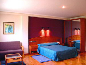 Arnoia Caldaria (Comunidad Autónoma de Extremadura, Cáceres, Calle C, 1), otel  Galisya'dan