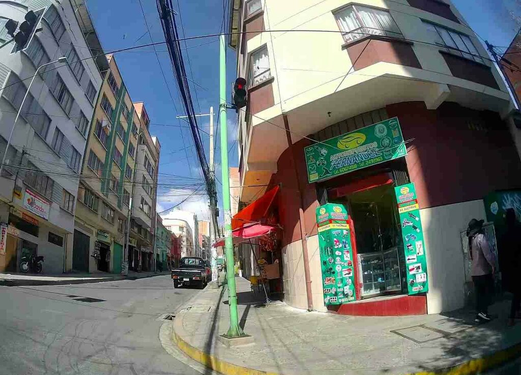 Motosiklet yedek parçaları Fernando, La Paz, foto