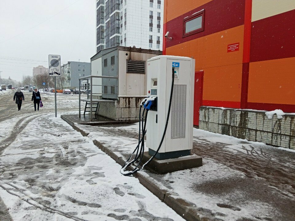 Elektrikli oto şarj istasyonları Electric car charging station, Vologda, foto