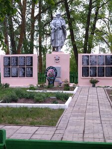 Погибшим героям (Homieĺskaja voblasć, Zhlobinski District, Streshynski Rural Council, vioska Vierchniaja Alba), anıt, heykel  Gomelskaya oblastından