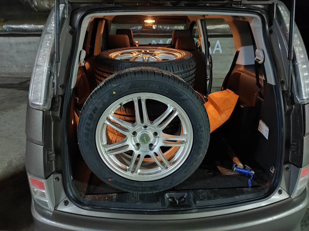 Jant ve lastikçiler Wheelsgood, Surgut, foto