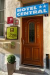 Logis Hotel Central Montargis (Rue Gudin No:2), otel