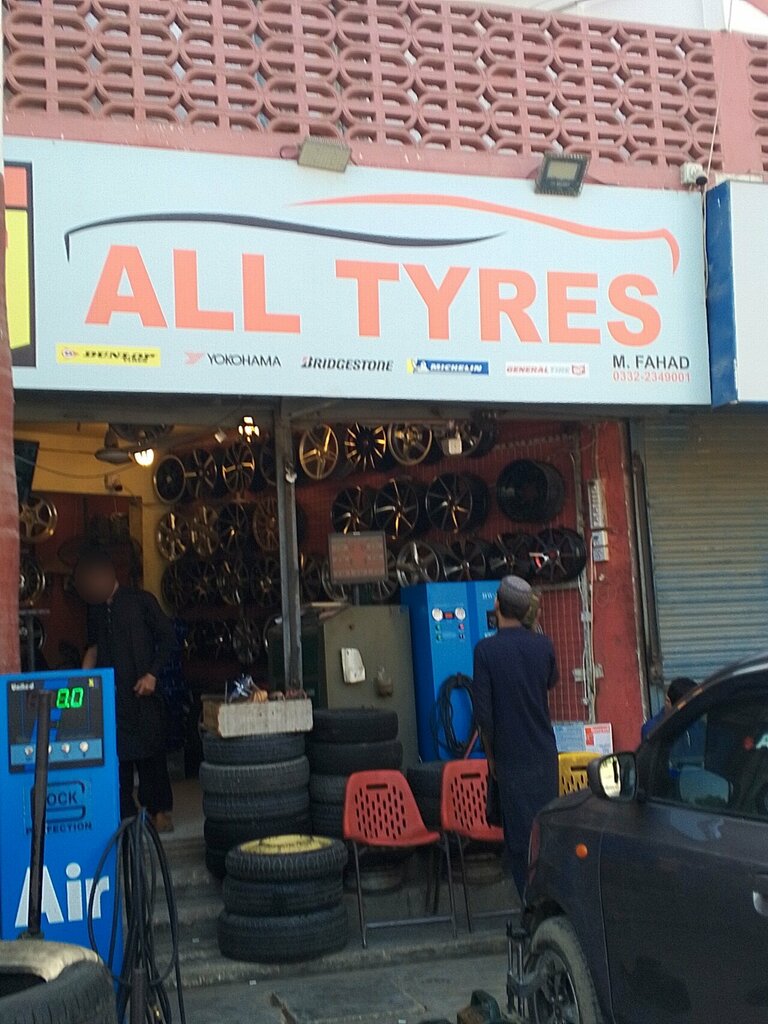 Jant ve lastikçiler All tyres, Karaçi, foto