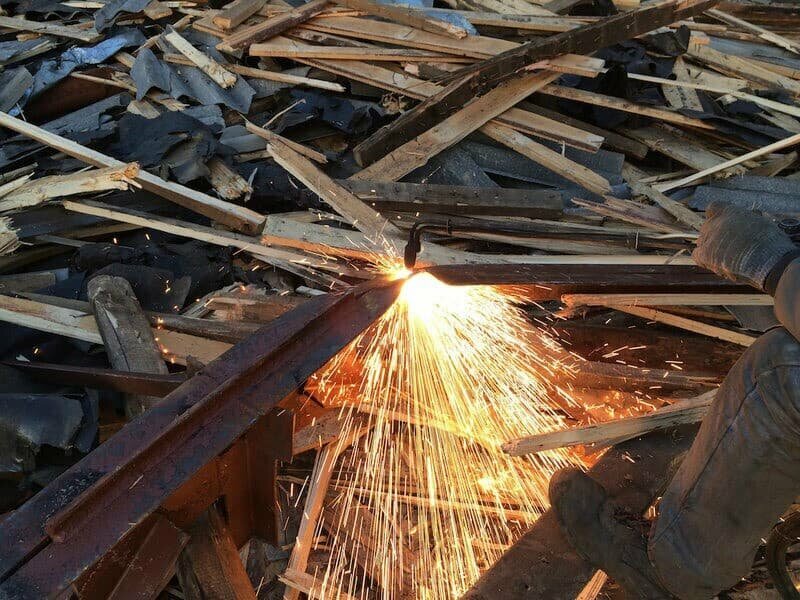 Geri dönüşüm maddeleri Skupka loma, Kolpino, foto