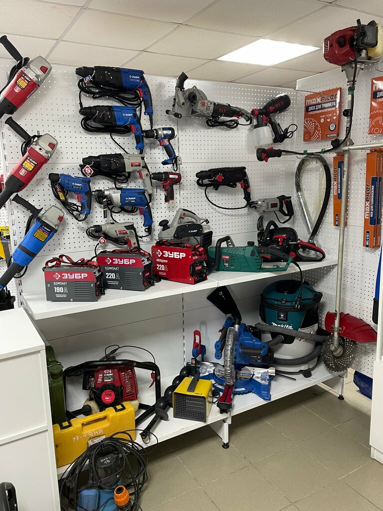 Elektrik ve benzinle çalışan aletler Tool center, Sterlitamak, foto