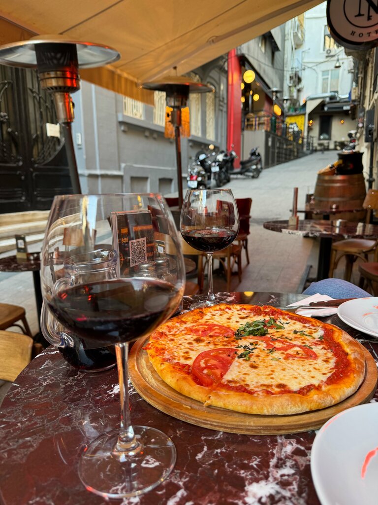 Kafe Galata Şaraphanesi, İstanbul, foto