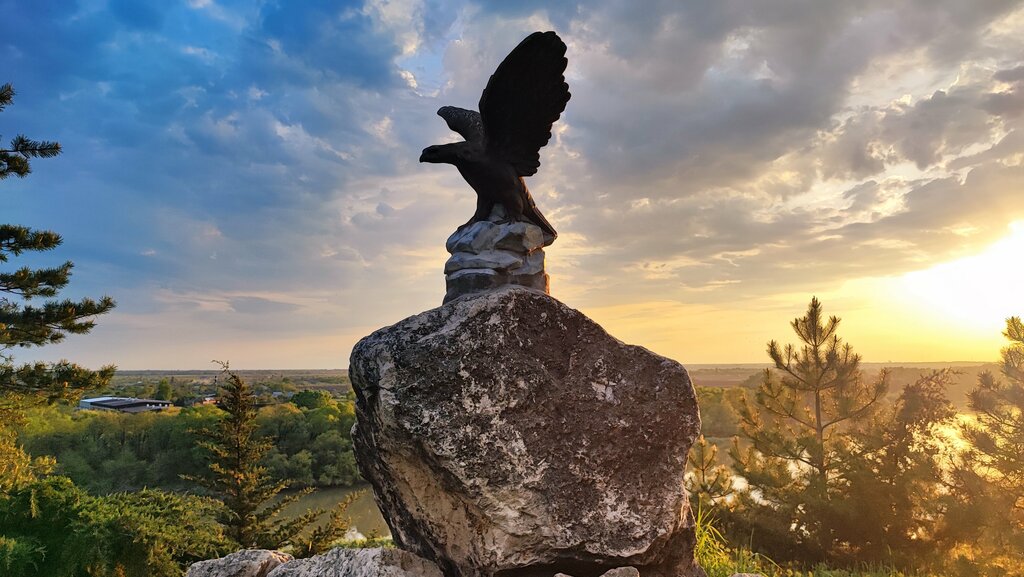 Park, sokak heykeli Eagle, Ust‑Labinsk, foto