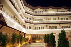 Hotel Meduza club (Широкая улица No:3, Саки), otel  Saki'den (Sak'tan)