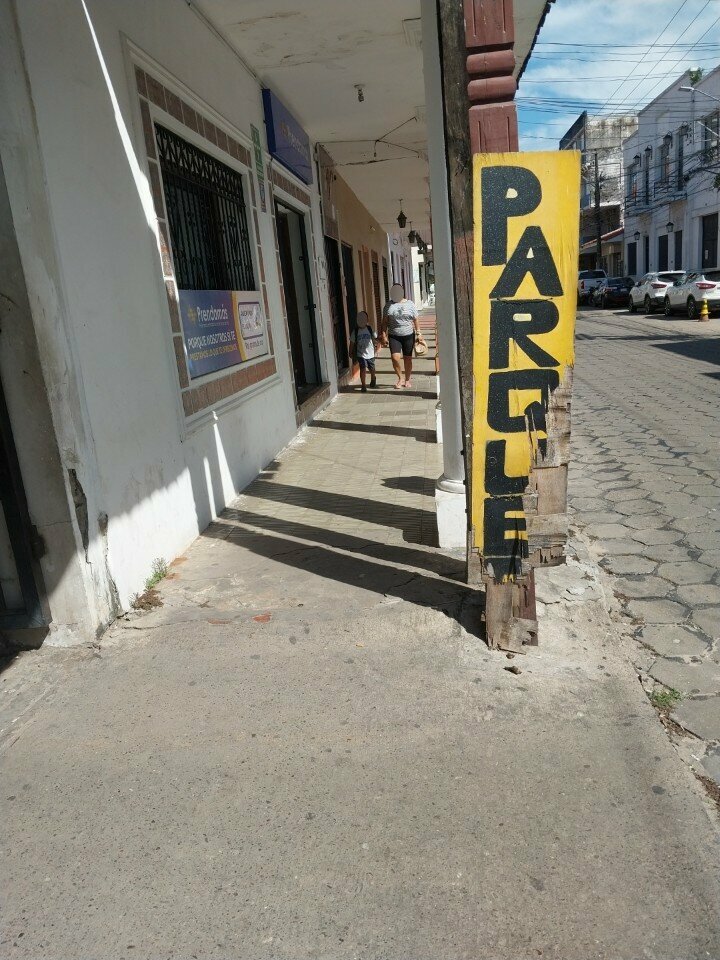 Otopark alanı Parqueo Público Bolivar, Santa‑Krus, foto