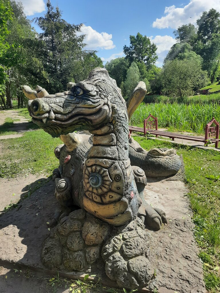 Park, sokak heykeli Горыныч, Tver, foto