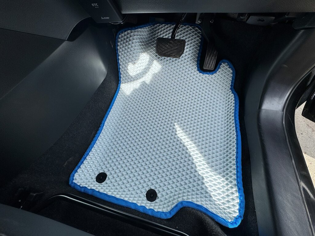 Oto döşeme Eva kovriki Mosteo, Çeliabinsk, foto