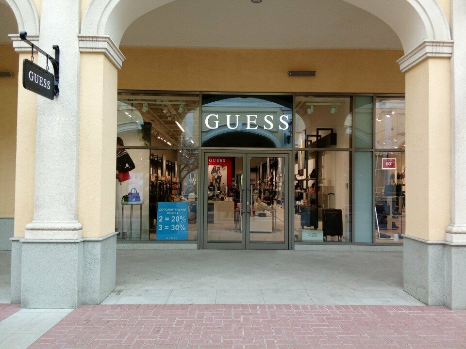 Tuhafiyeler Guess Accessorize, Saint‑Petersburg, foto