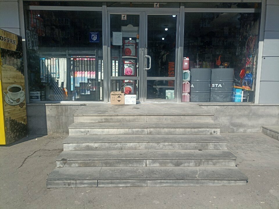 Otomobil yedek parçaları Автозапчасти, Erivan, foto