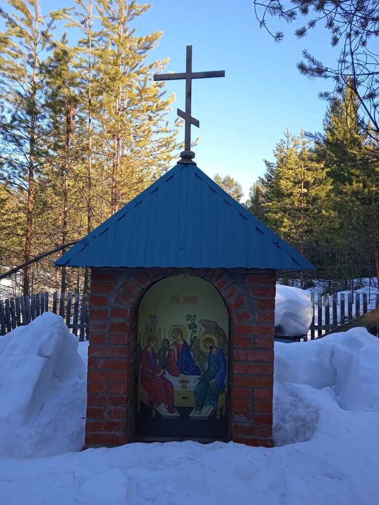 Şapel, haç anıtı Свято-Троицкая Часовня, Udmurtiya, foto